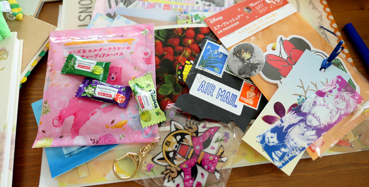 50 Fun Penpal Ideas and (flat) things to put in your Letter | Miho's ...