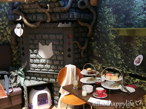 Lady Dinah’s Cat Emporium – Afternoon Tea with Cats | Miho's Happy Life